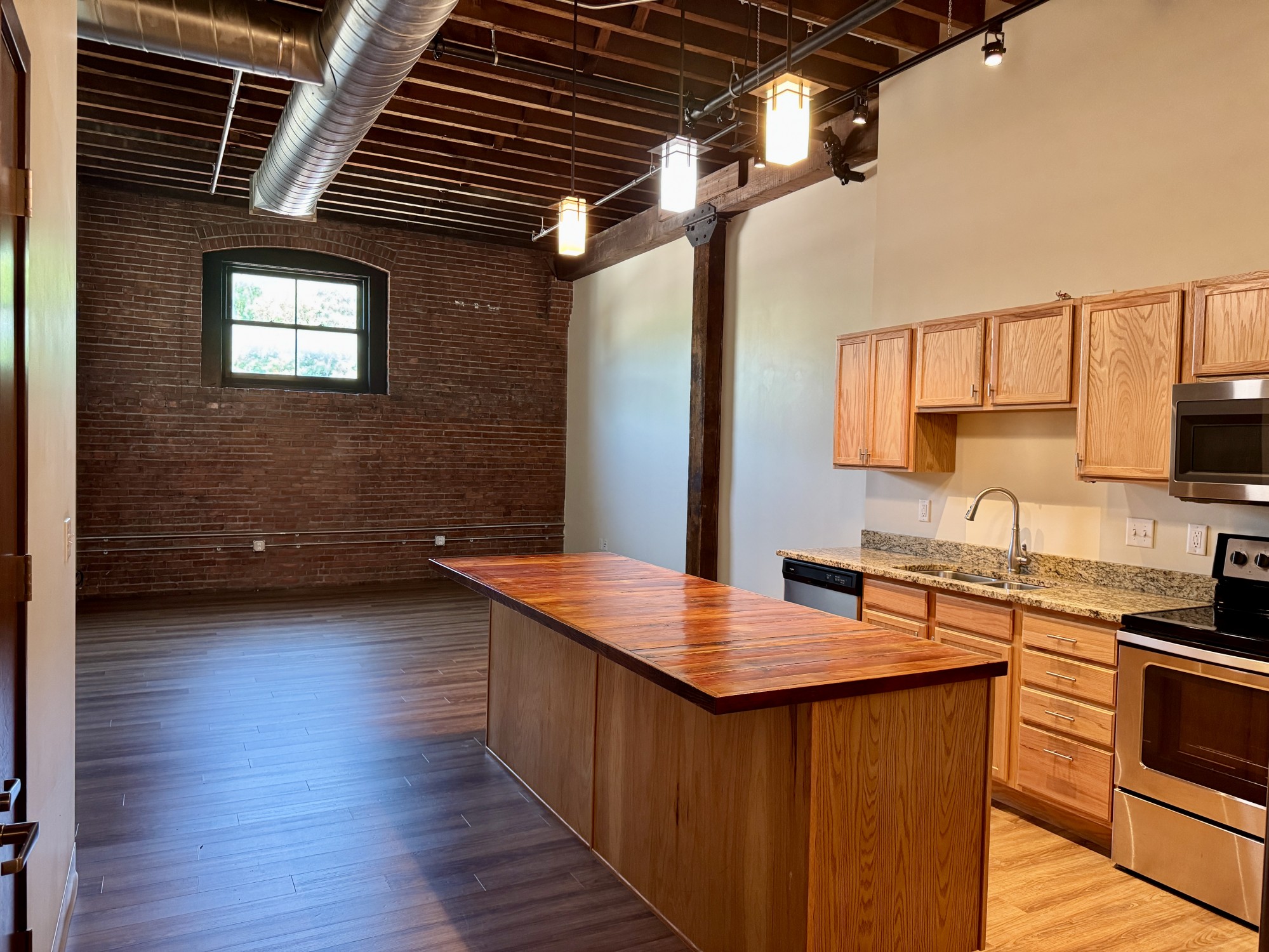 Davenport, IA Apartments & Rentals | Pershing Hill Lofts